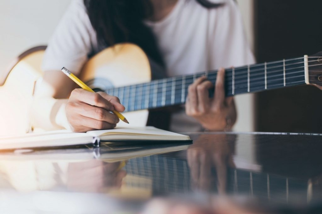 11 Best Songwriting Courses - Hip N Play